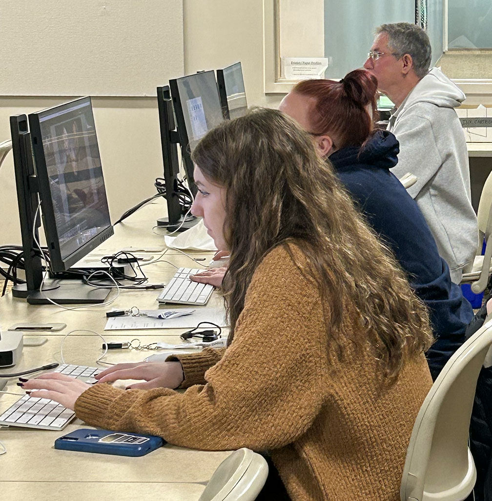 Students editing portraits that were taken a few minutes ago. Washtenaw ...